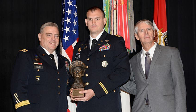 Missouri Army Guardsman from Keytesville receives General MacArthur ...