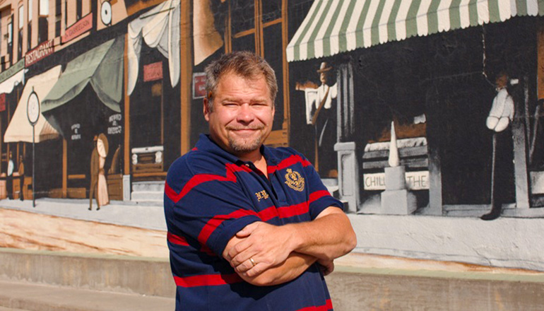 The late Kelly Poling of Chillicothe awarded "Volunteer of the Year" award.