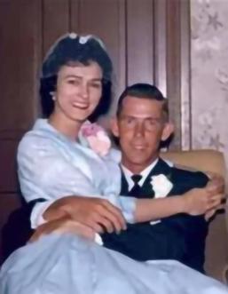 Obituary & Services: Roger D. Stephenson