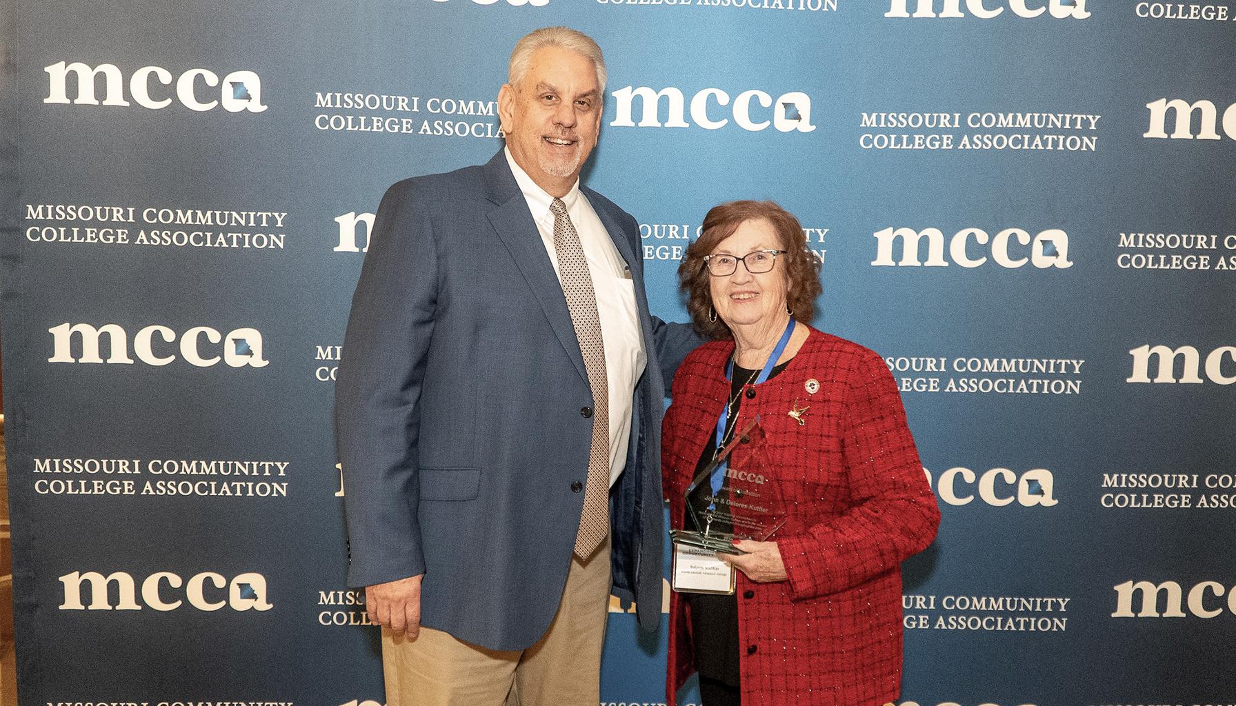 Delores Kuttler receives Missouri Community College Award of Distinction