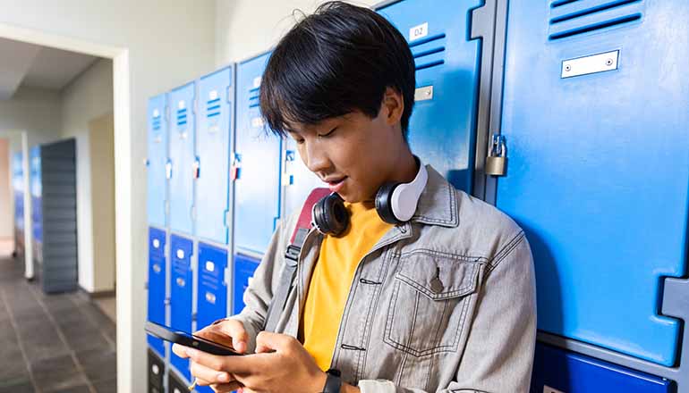 Missouri lawmakers seek to restrict cell-phone use in high schools statewide